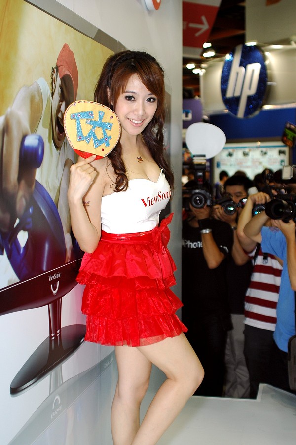DCView 數位視野 - 作品發表區 - 2010夏季電腦應用展SG漂亮寶貝依依小姐特輯